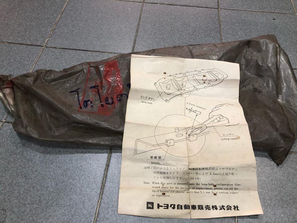 Toyota Corona RT81 1973 SE Sedan RH Cover Lens taillight Nos genuine ...