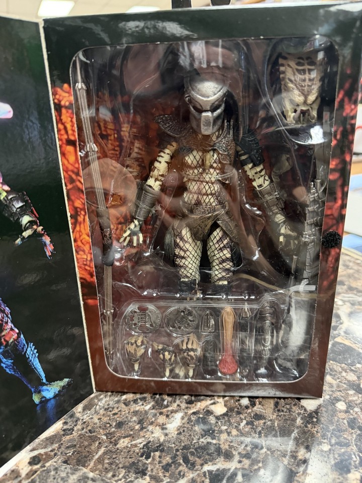 PREDATOR 2-Ultimate Scout Predator, NECA 7 Inch Action Figure, 30th ...