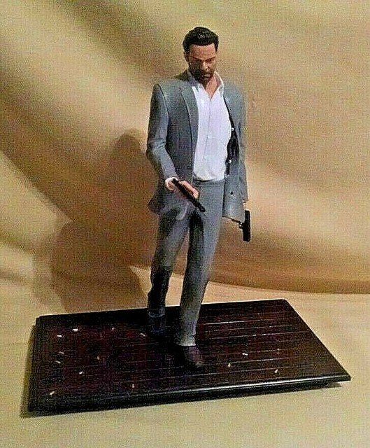 MAX PAYNE 3 FIGURE ON BASE FIGURINE STATUE TRIFORCE PLASTIC ROCKSTAR ...