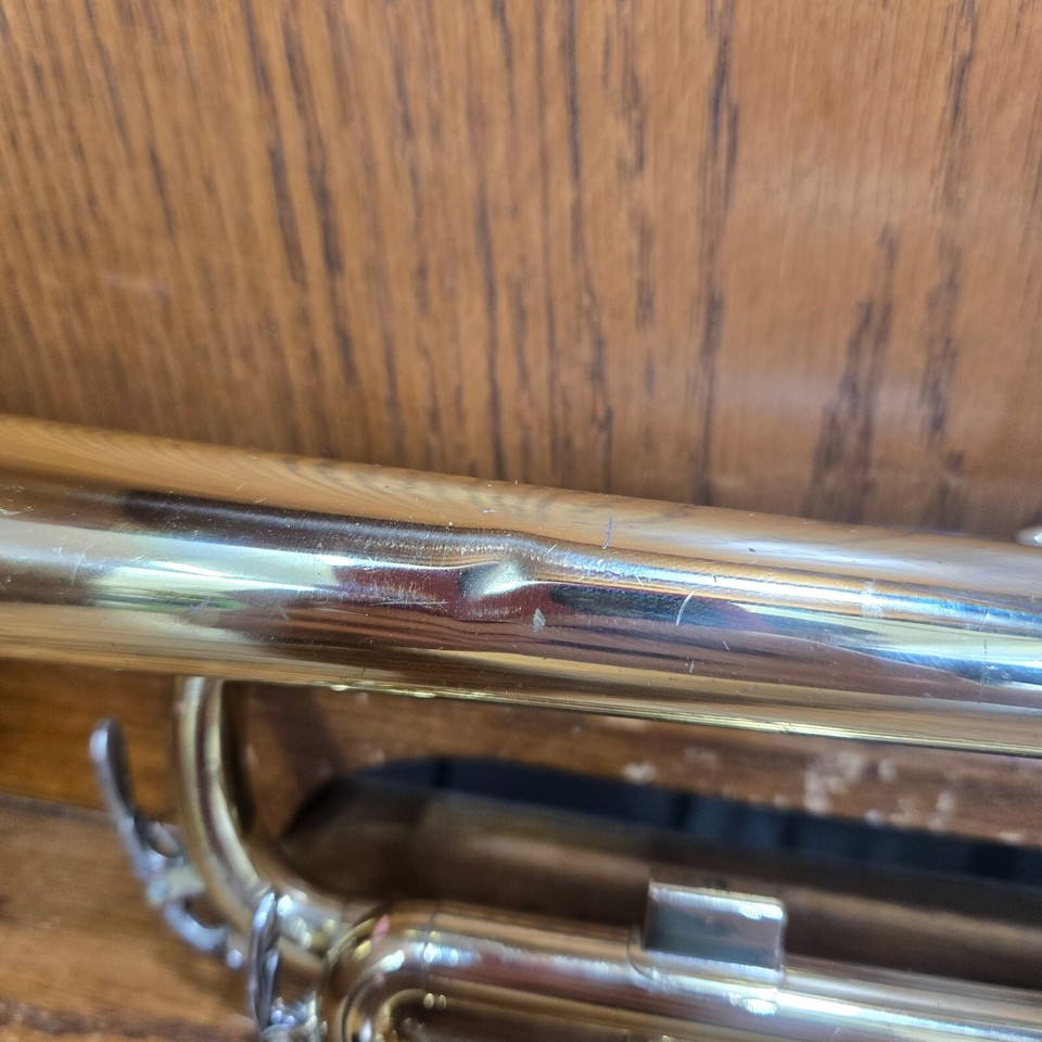 Yamaha YTR 2320 Trumpet with Mouthpiece & Hard Case | eBay