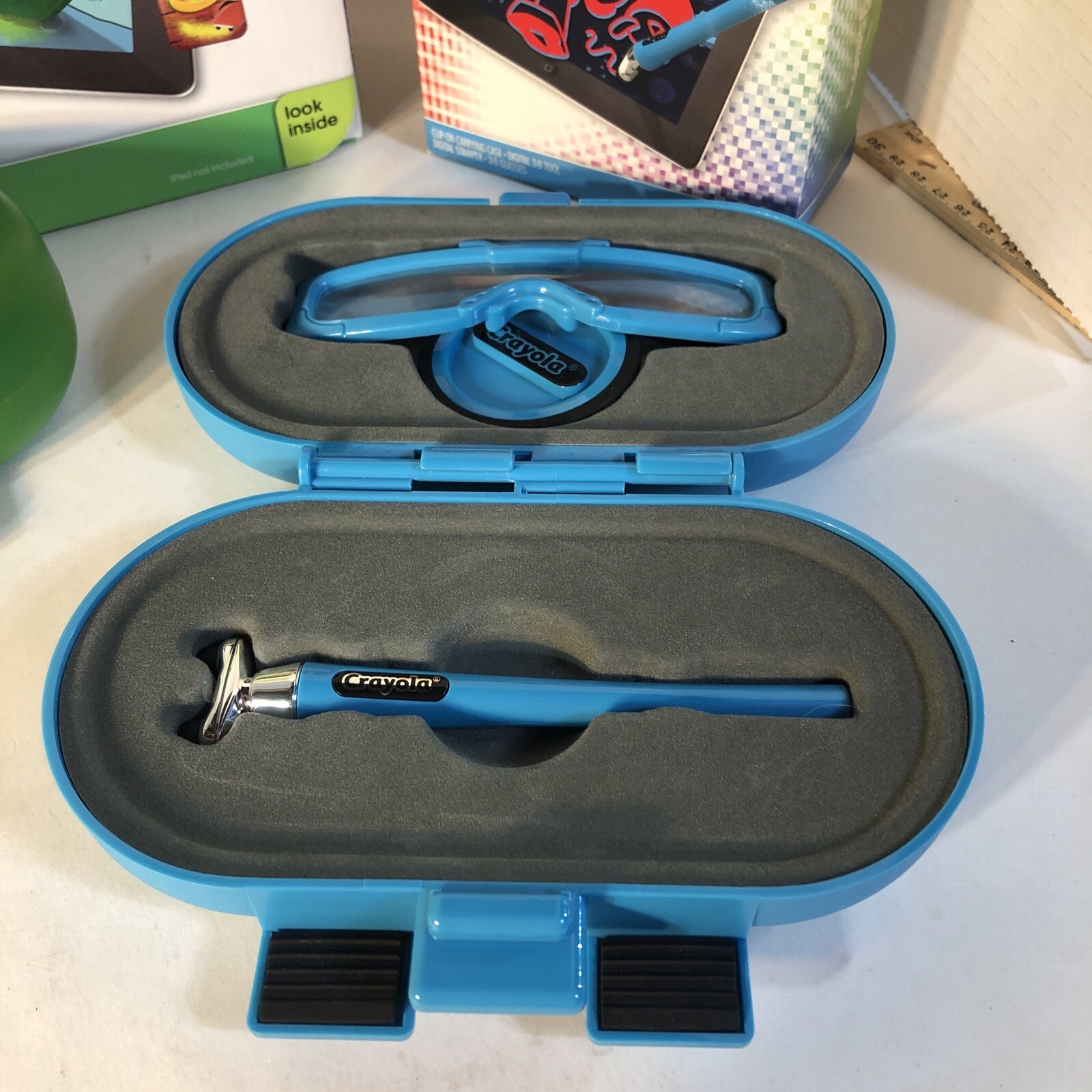 Crayola DigiTools Deluxe Pack Digital Toolkit for iPad Green & Blue ...