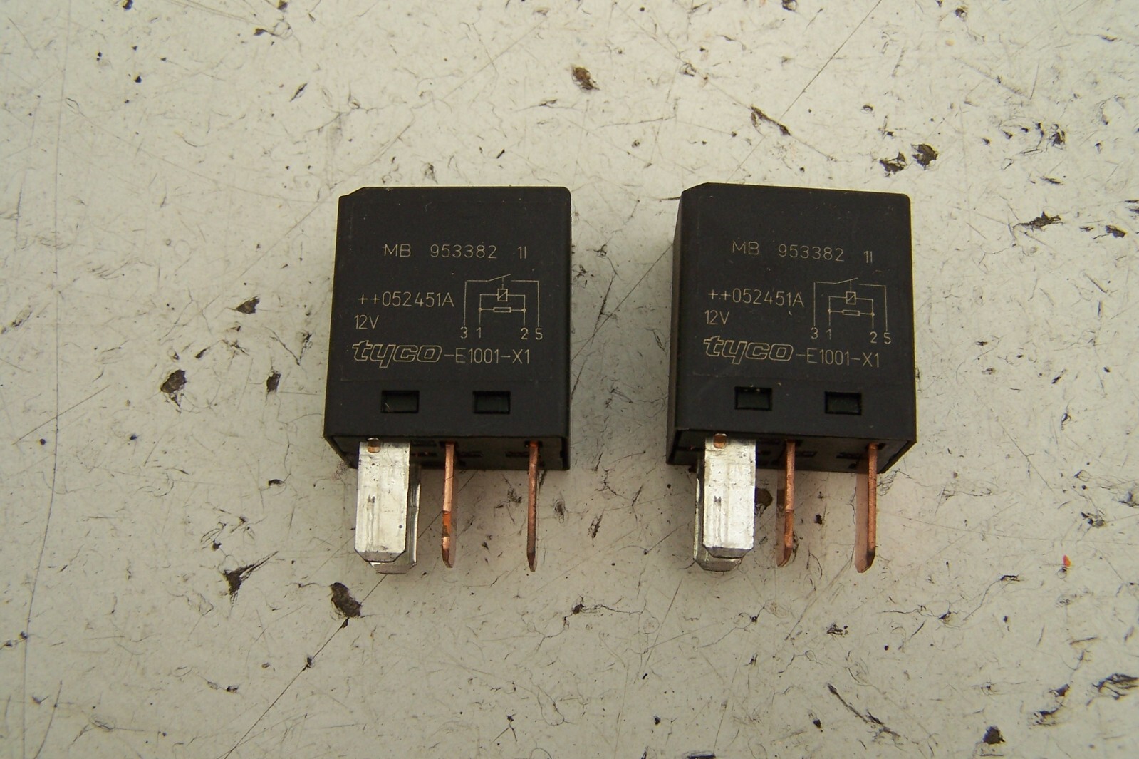 Mitsubishi Colt Pair of relays MB953382 ( 2004-2008) | eBay UK
