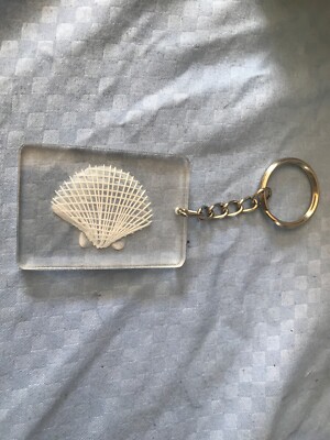 VINTAGE PLASTIC KEYCHAIN W ENGRAVED SEASHELL | eBay