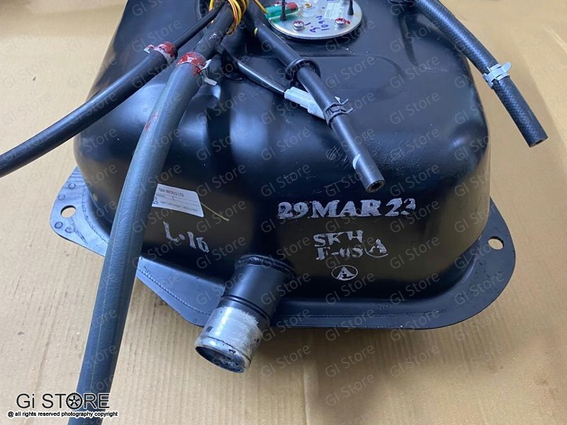 Complete Fuel Tank set for Suzuki Samurai SJ 413 1.3L - OEM SUZUKI ...