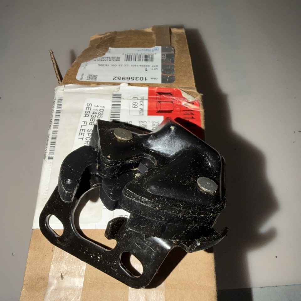2000-2007 GM REAR SIDE DOOR LATCH, GENUINE NEW OEM PART, P/N 10356952 ...