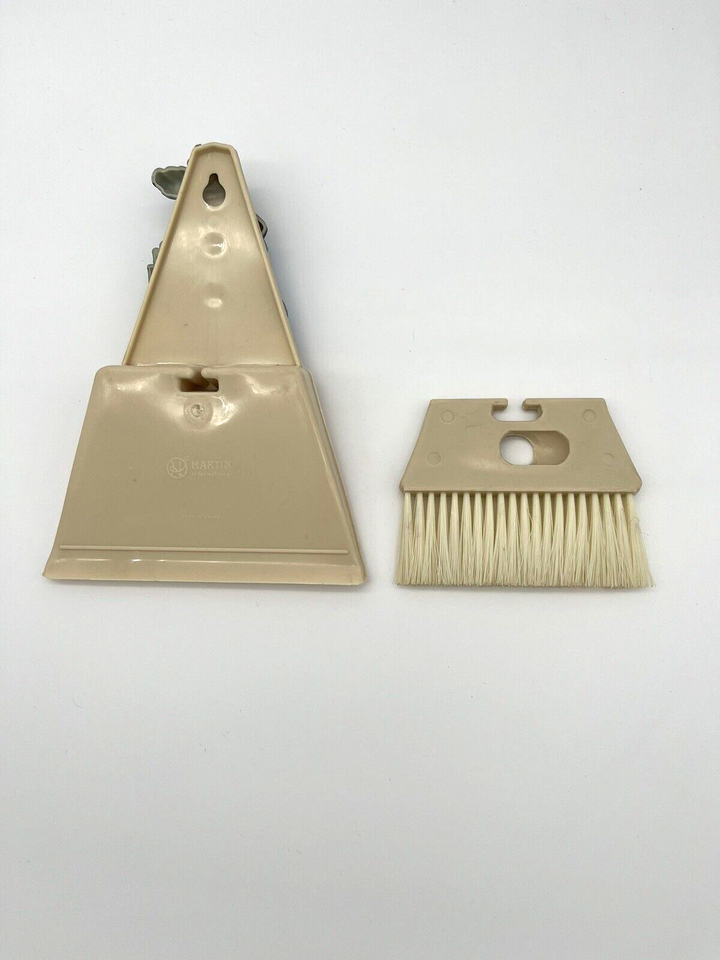 Dust Pan Dog Butler Hanging Hand Brush Whisk Crumb Catcher Rare Hartin ...