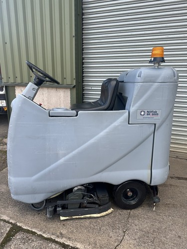 Nilfisk BR 800 S. Ride-On Floor Cleaning Machine Sweeper Scrubber Dryer ...