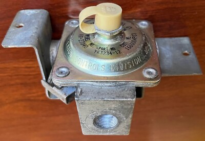 GE RANGE PRESSURE REGULATOR WB21X424 & BRACKET WB2X4772 (Bin: A) | eBay