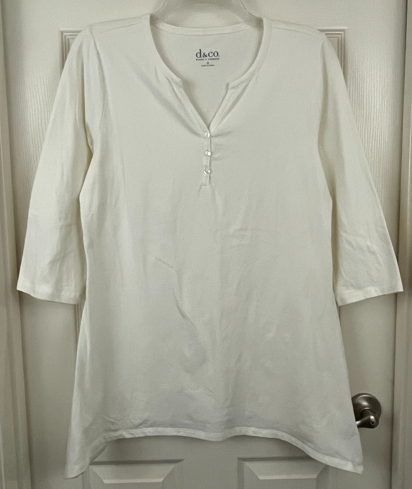 D&CO. - Ivory 3/4 Sleeve 3 Button Shark Bite Cotton-S… - Gem