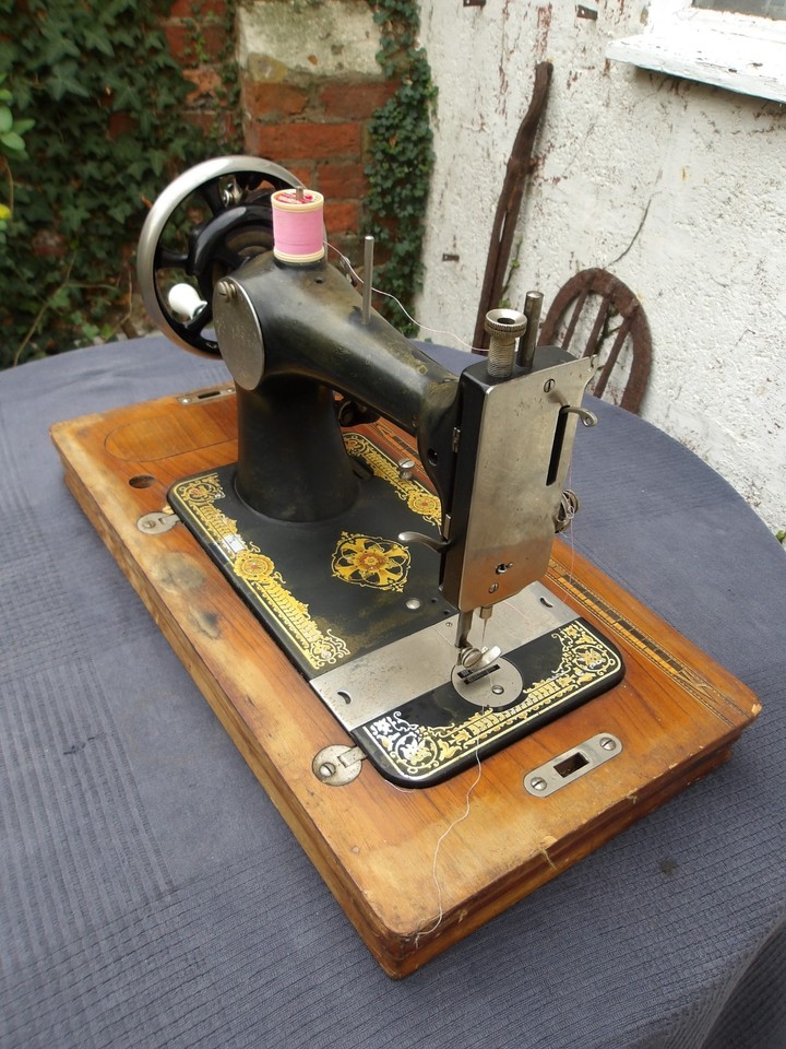Vintage Hand Crank Harris No:9 Sewing Machine With Wooden Case - Spares ...