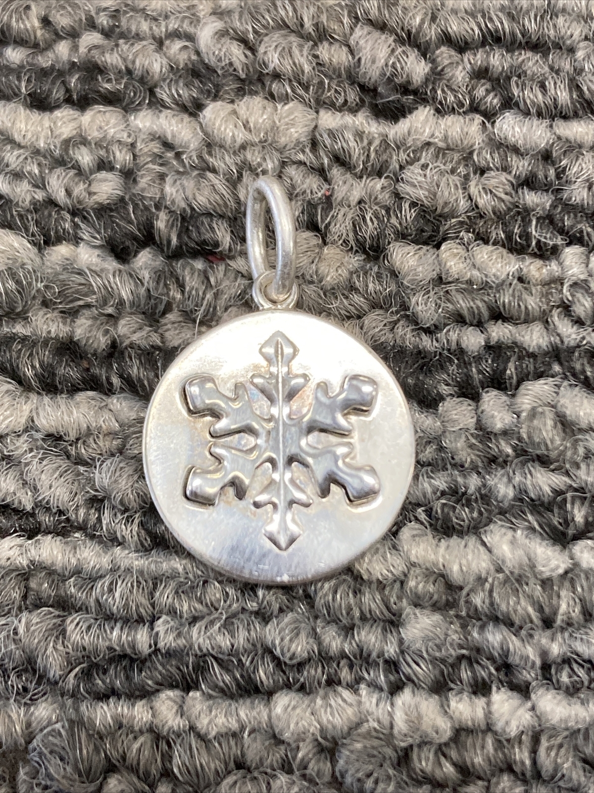 Authentic Excellent Tiffany & Co Round Snowflake Snow Flake Charm ...