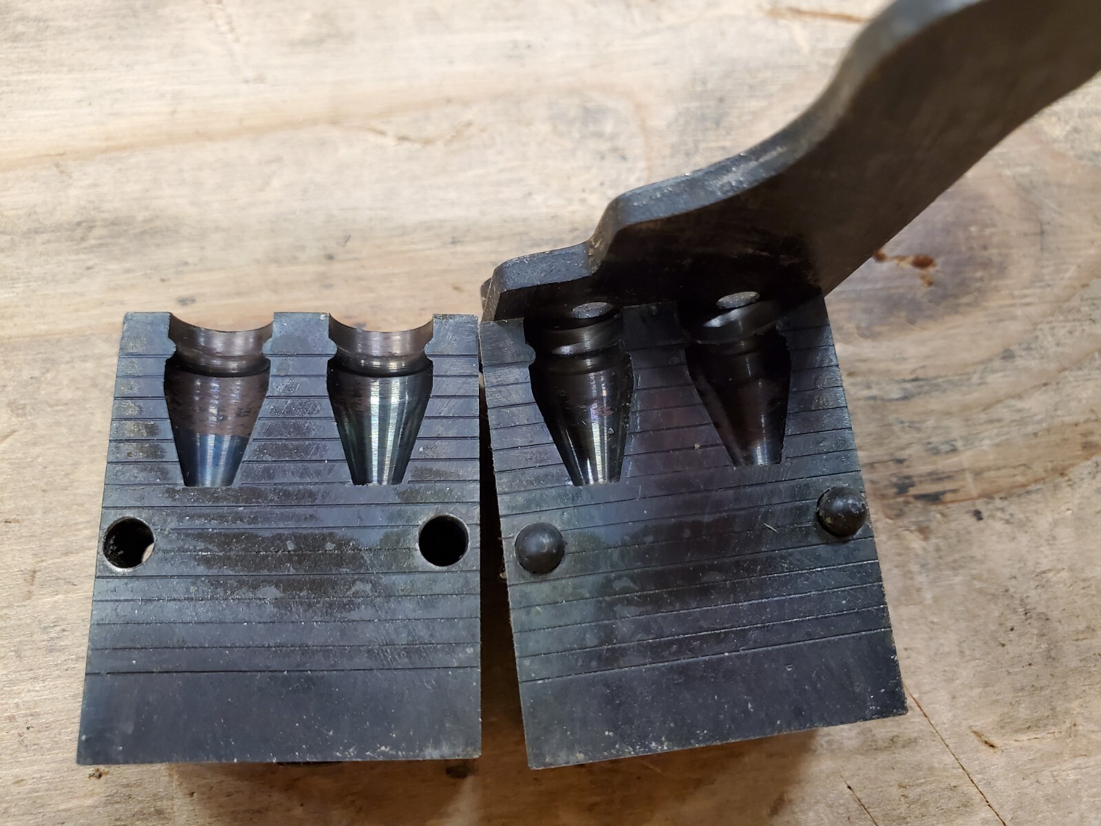 Lyman Bullet Mold 356402 9mm Caliber - 120 Grain Truncated Cone Double ...