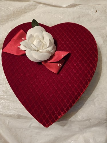 GODIVA Chocolate Box Padded Velvet Red Heart w/ Rose & Godiva Box 10 ...