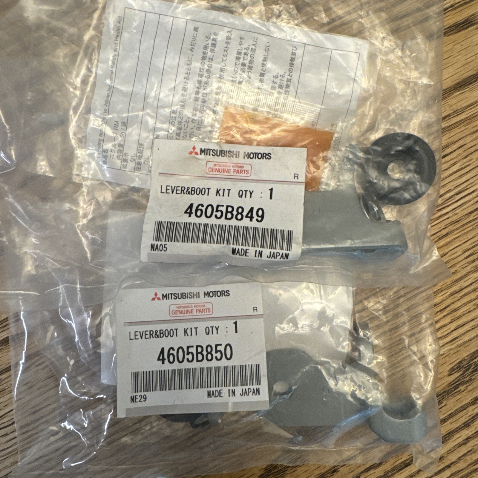 4605B849 4605B850 Mitsubishi Caliper Lever & Boot Kit (Left, Right ...