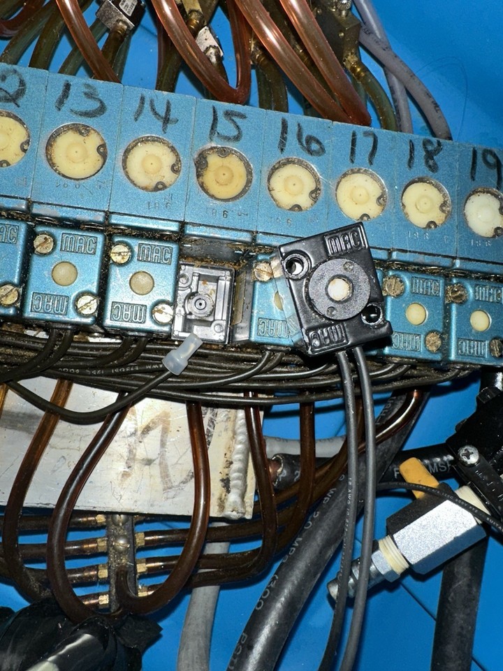 Showbiz Pizza Rock-afire Explosion Mitzi Valve Bank | eBay