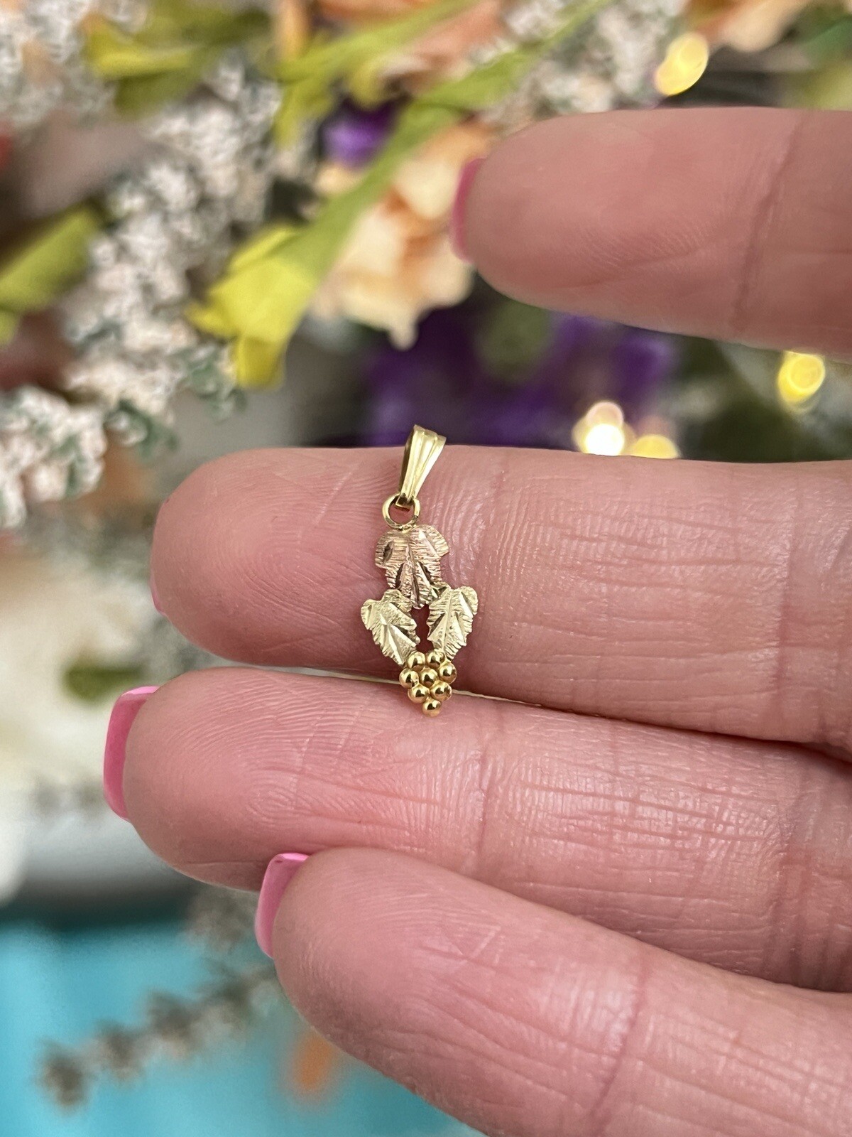 Black Hills Gold 10k Yellow Gold Small Leaf Grape Pet… - Gem