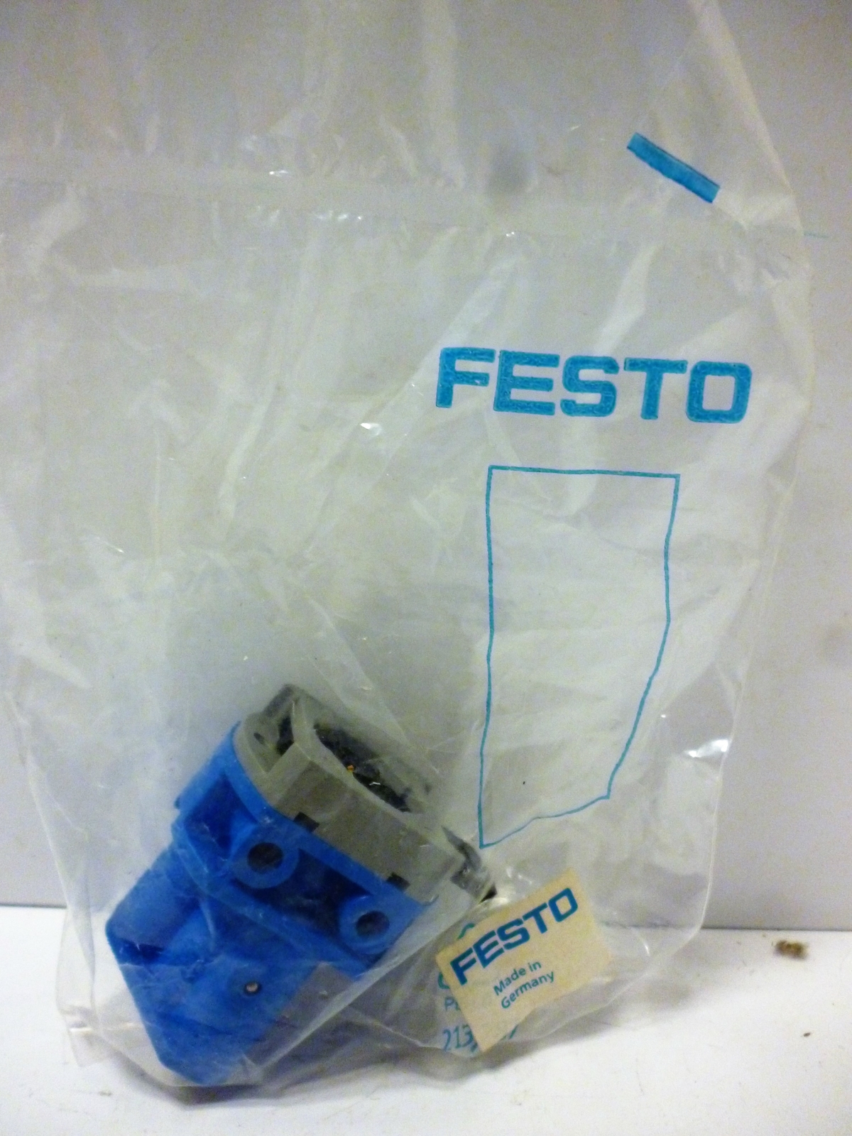 Festo+Panel+Mount+Pneumatic+Valve+6817+Sv-3-m5+6817SV3M5 for sale ...
