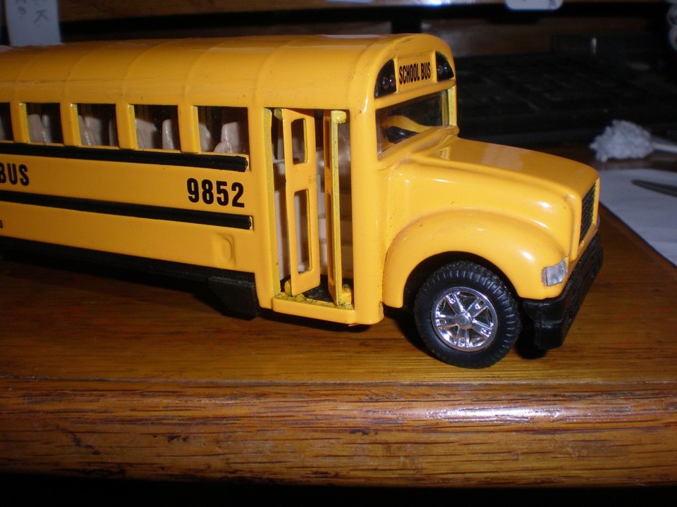 KIDS TOY SCHILLING SS 9852 SCHOOL BUS PULL BACK MECHANISM XMAS Free ...