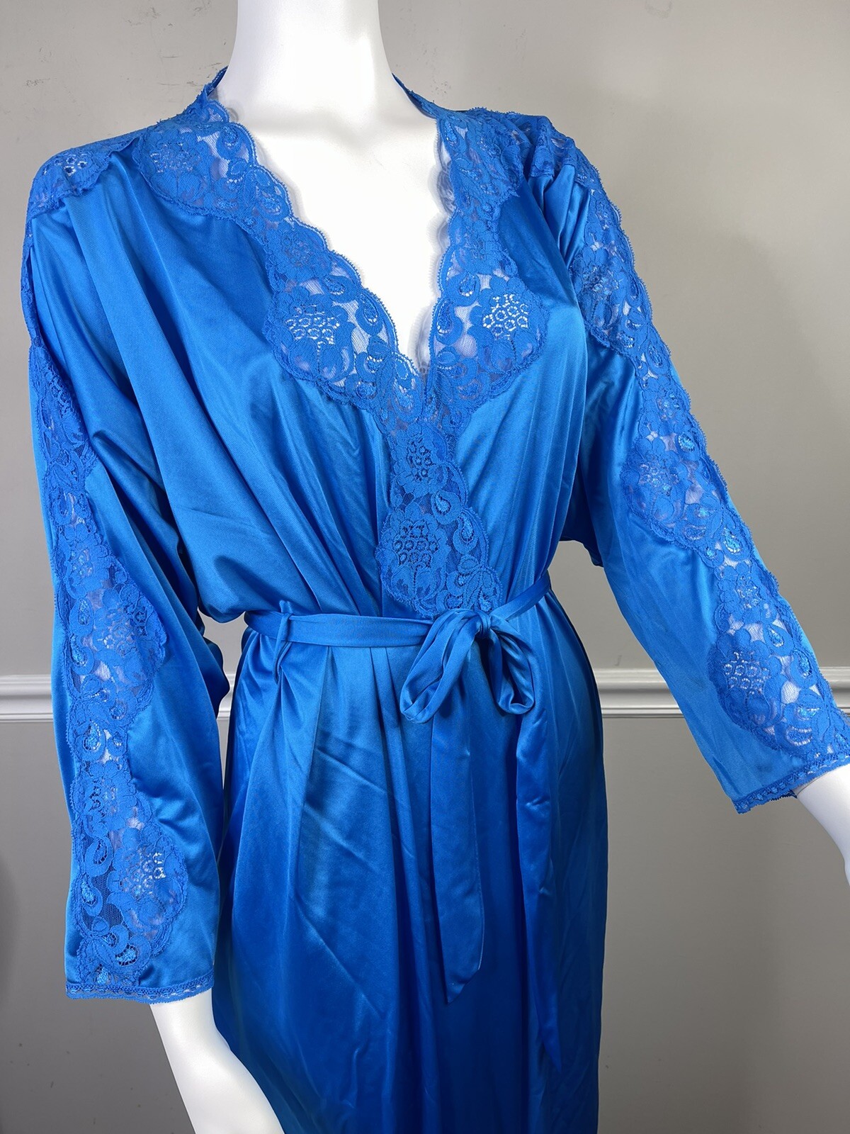 Vintage Miss Elaine Large Blue Satin Robe Dressing G… - Gem