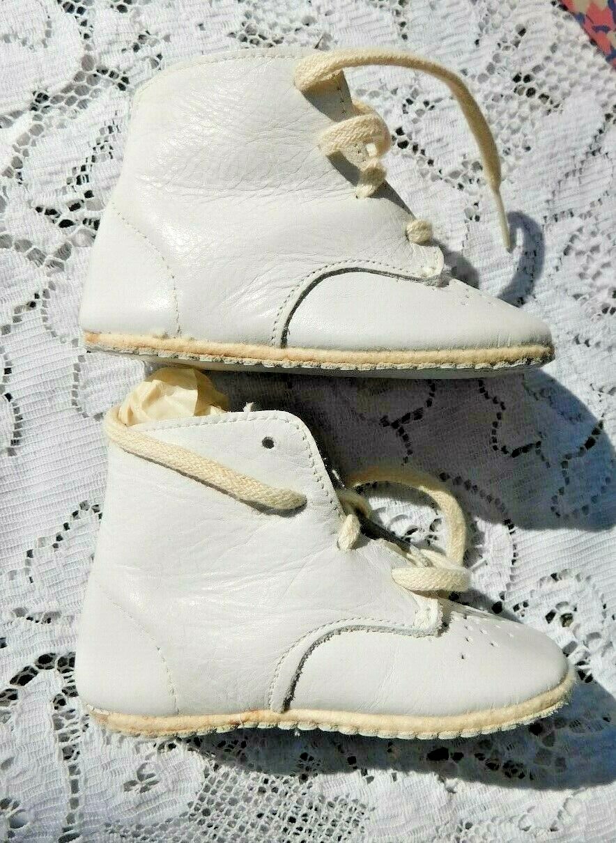 VINTAGE 1951 MID CENTURY WEE WALKER WHITE LEATHER BABY SHOES IN ORG BOX ...