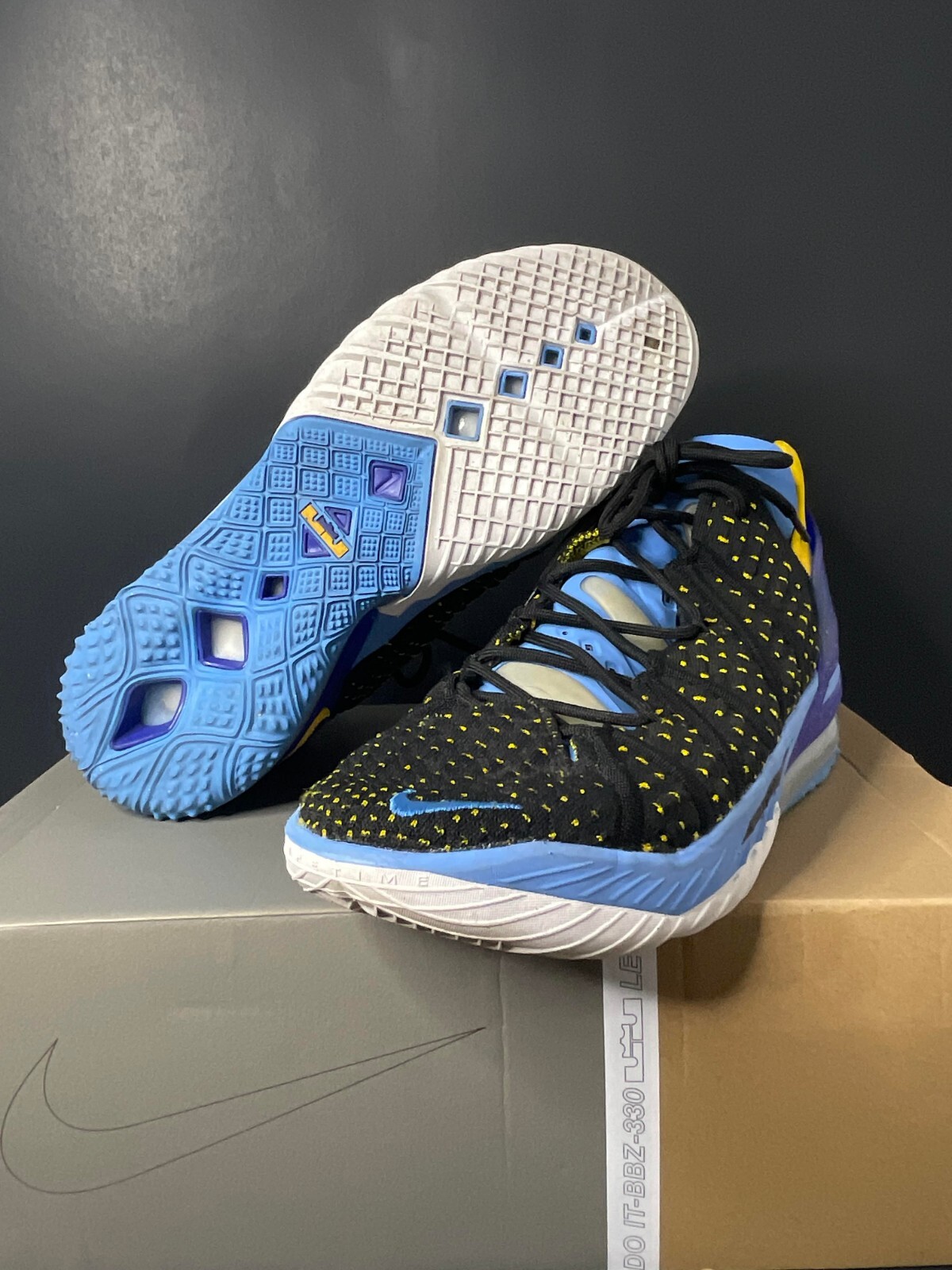 Nike LeBron 18 │ Men's Basketball Shoes Size 10.5 - Gem