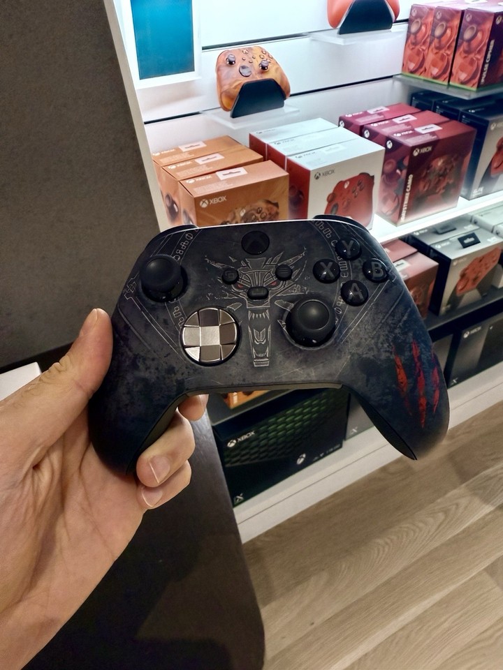 The Witcher 3 10th Anniversary Edition Xbox Controller Special Edition ...