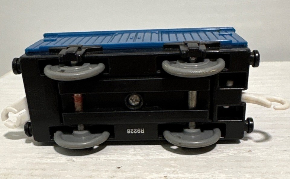 Thomas & Friends Trackmaster R9228 Train Car Blue Van 2009 Gullane | eBay