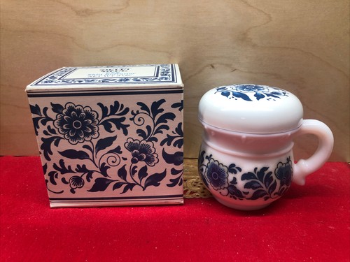VINTAGE AVON DELFT BLUE SSS SKIN SOFTENER JAR IS HALF FULL BUT DRIED s ...