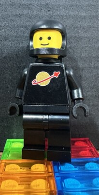 LEGO Classic Black Spaceman W/ SPACE Helmet And Oxygen Tank | eBay