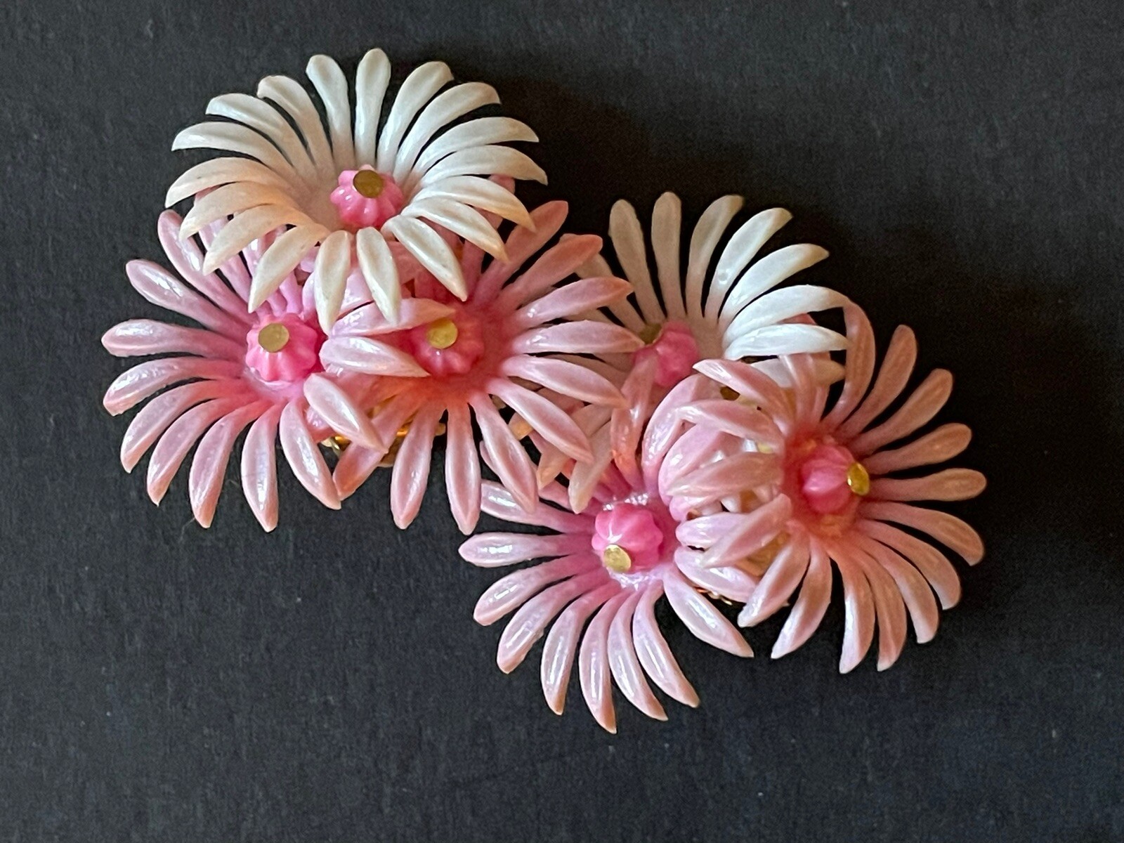 BUBBLE GUM PINK Plastic Daisy Flower Clip Earrings Ho… - Gem