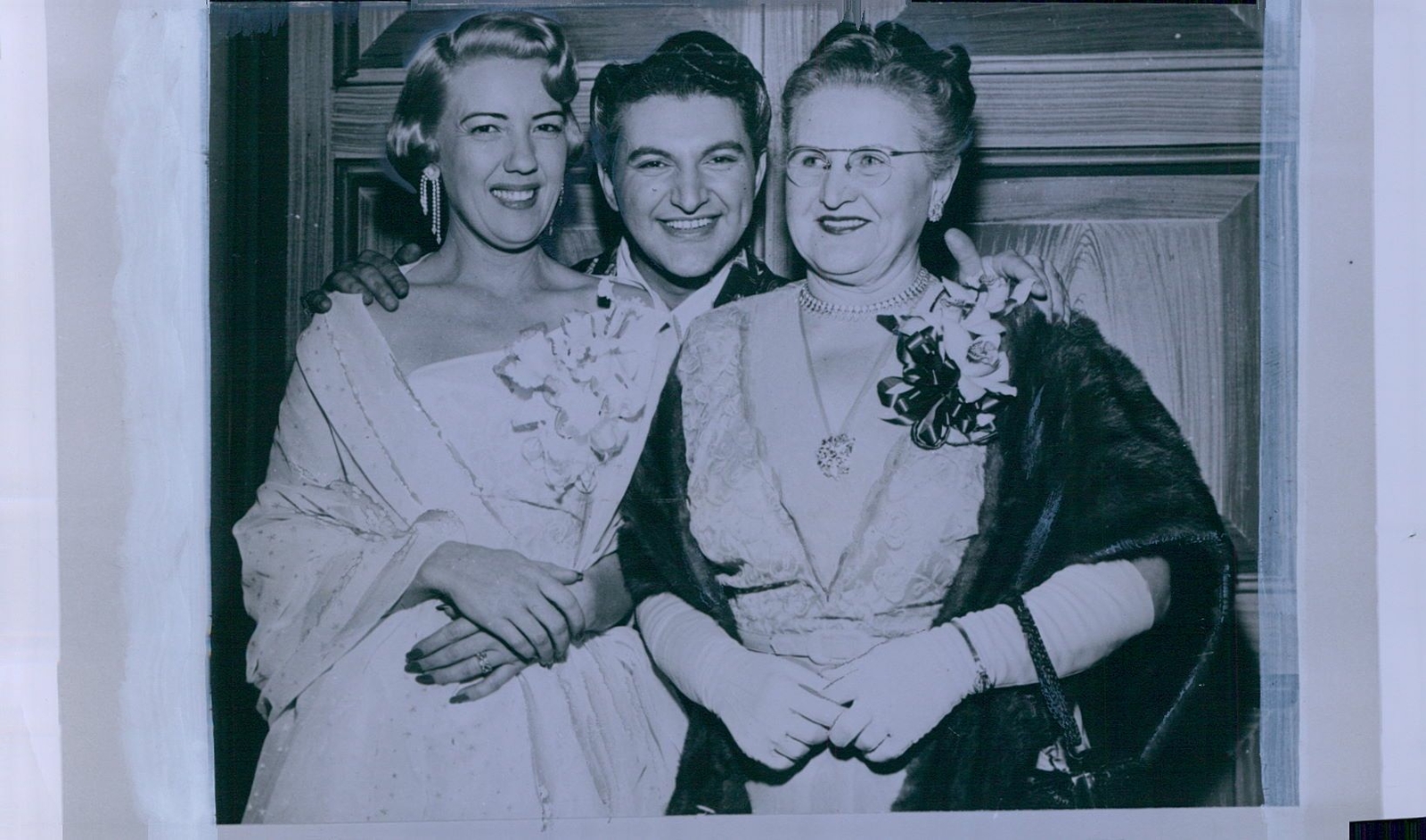 1954 Liberace w/Mother & Sister in Law Jayne Press Photo | eBay