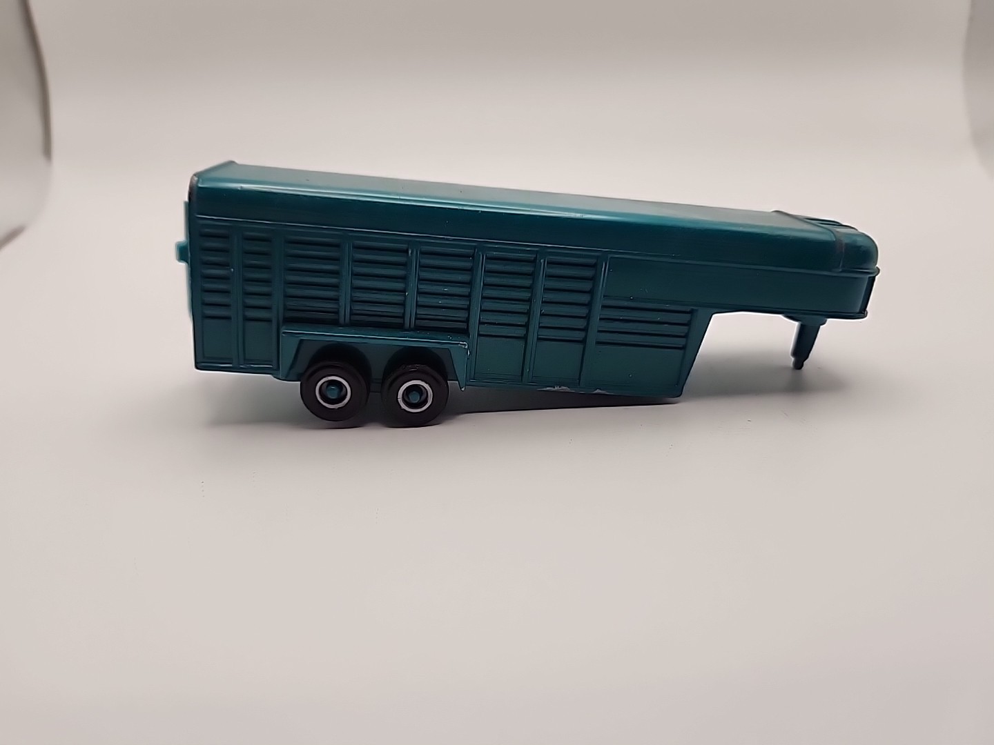 ERTL Gooseneck Horse Livestock Trailer Die-Cast Metal 5th Wheel Toy 1/ ...