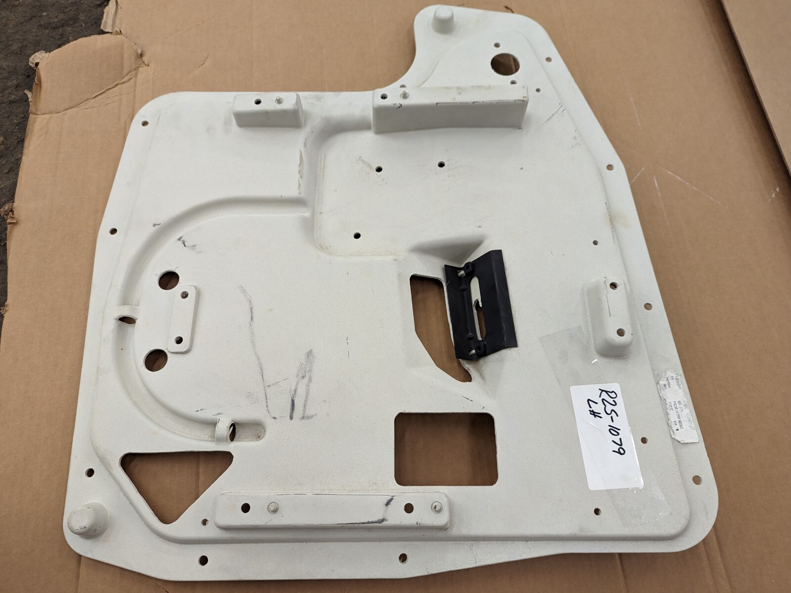 R25-1079 Peterbilt 387 Paccar LH Cab Door Interior Module Panel New no ...