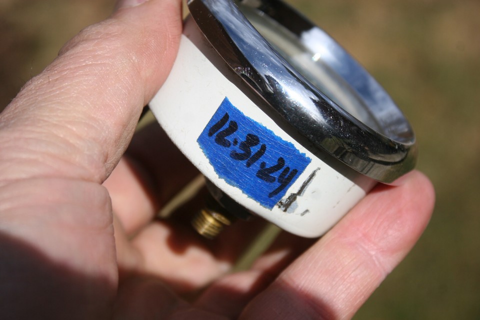 Sun Vintage 2 5/8" Blueline 150 lbs Oil Pressure Gauge w/ Standoffs ...