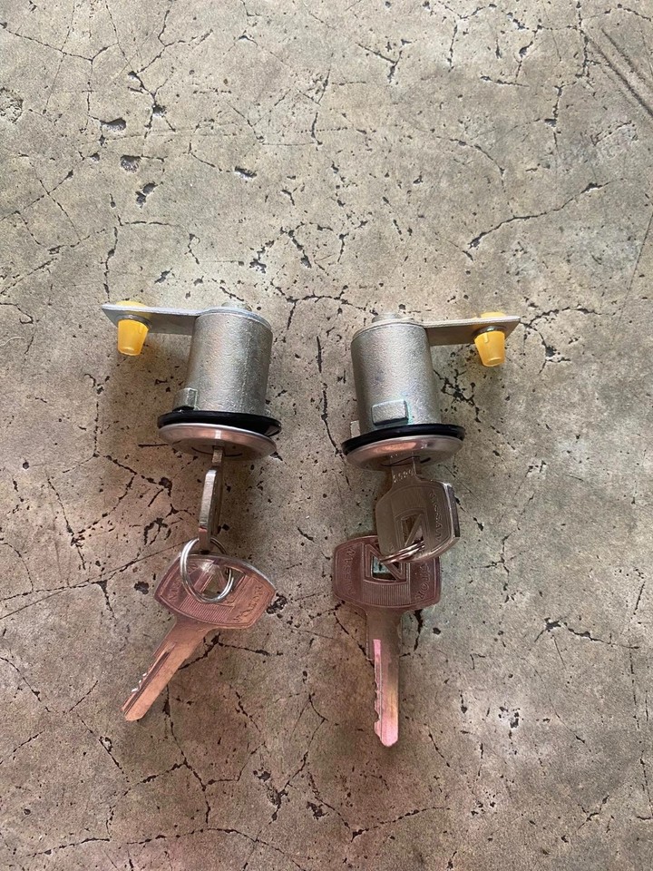 DATSUN 510 620 240z 260z 280z Fairady DOOR LOCKS Key Pair Genuine Part ...
