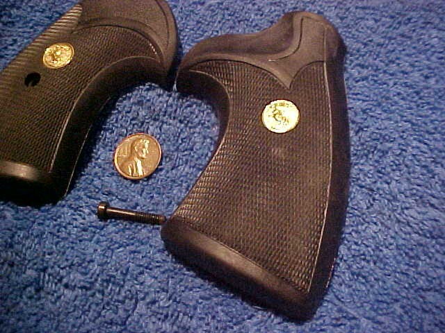 Pachmayr Presentation Grips Colt gold logo Trooper LAWMAN MKIII Square ...