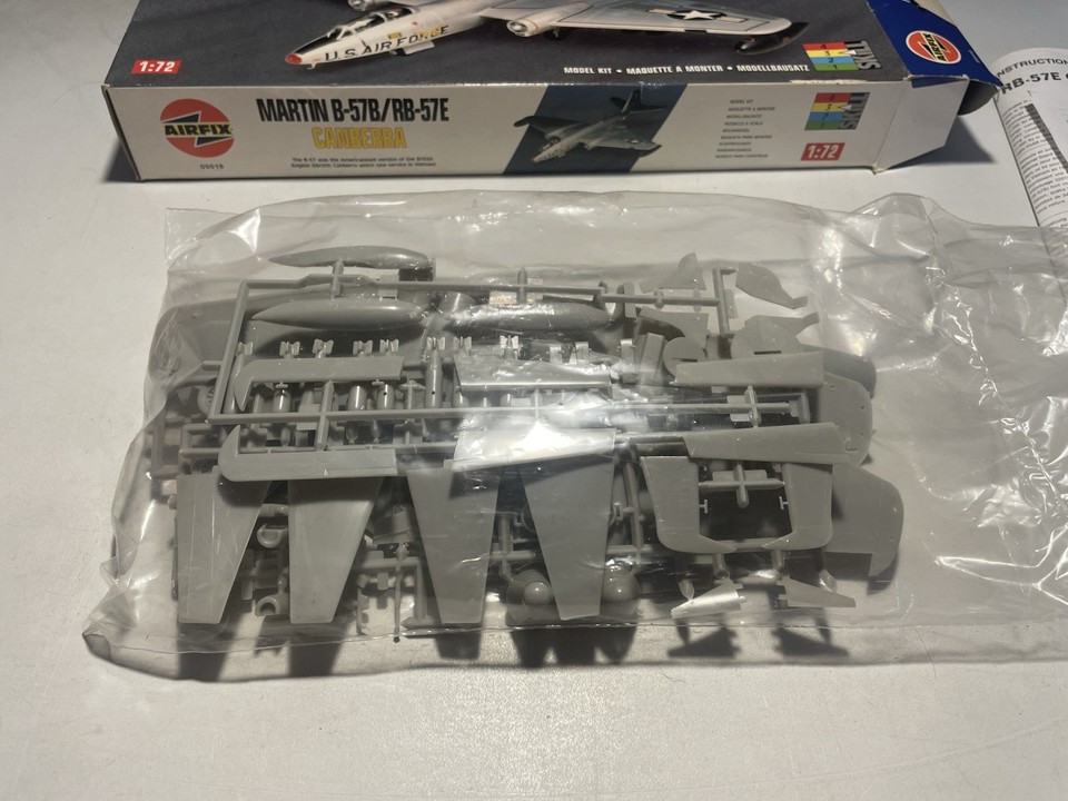 Airfix 1/72 Scale No.05018 Martin B-57B/RB-57E Canberra Model Kit ...