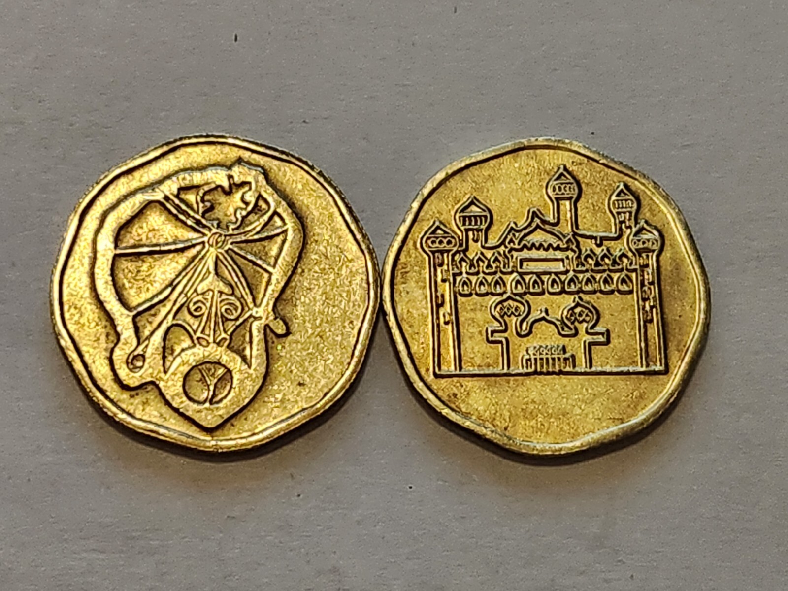 ALADDIN'S CASTLE - 8 SIDED ARCADE TOKEN - GENIE/CASTLE | eBay