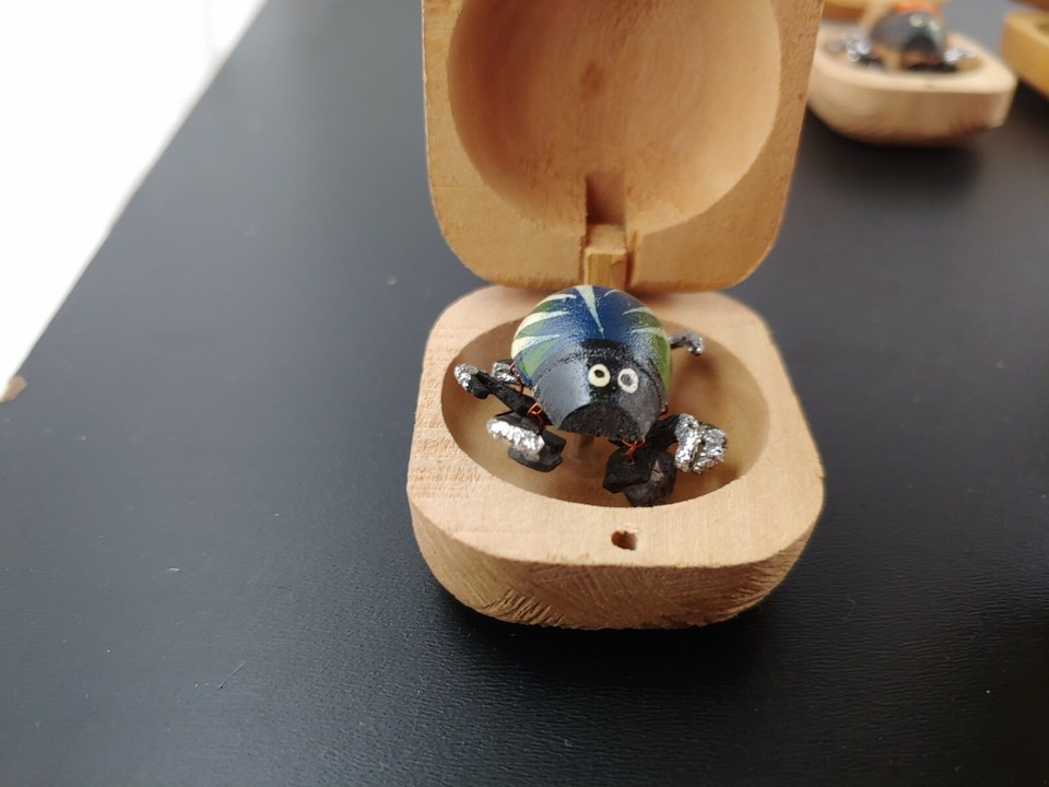 Handmade Bug In A Box Gag Toy Gift Moving Legs Novelty Bug in a nut ...