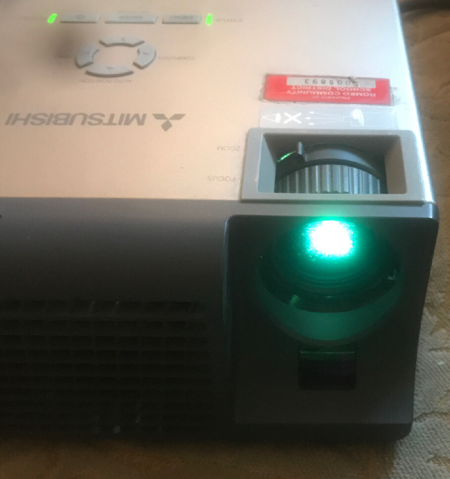 Mitsubishi XD206U 2000 Lumens Multimedia DLP Projector *Tested Working ...