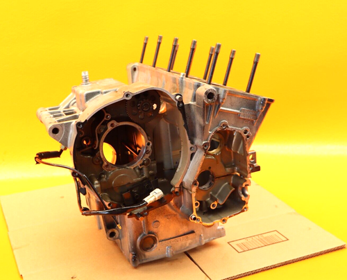 2000 - 2001 Yamaha Yzf R1 Engine Cases Engine Block Upper/Lower | eBay