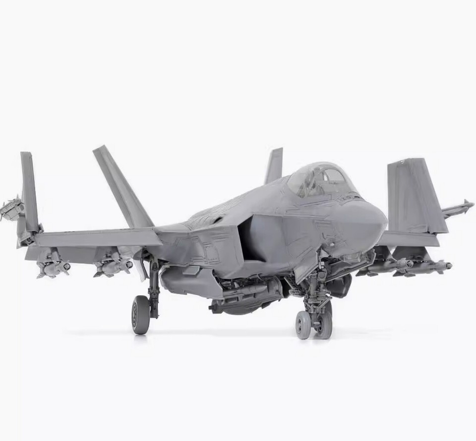 TAMIYA TA61127 1/48 Scale Lockheed Martin F-35C Lightning II Model Kit ...