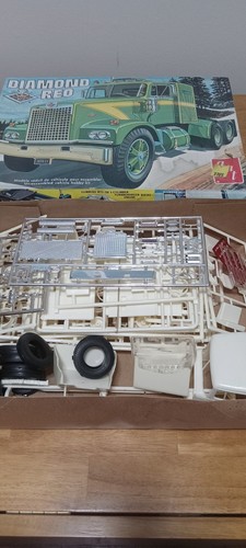 AMT DIAMOND REO 1/25 SCALE SEMI TRACTOR MODEL KIT | eBay