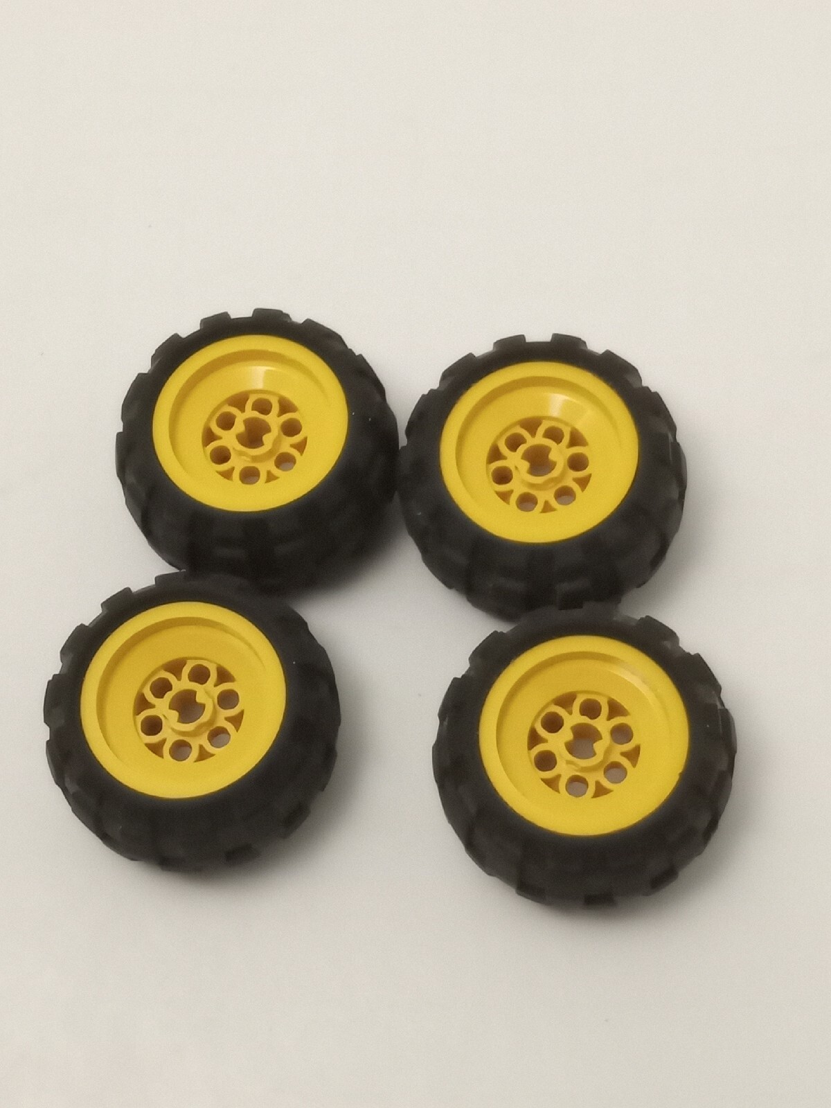 Lego 43.2x28 S Technic Wheels LOT OF 4 Tires Black Tires YELLOW RIMS ...
