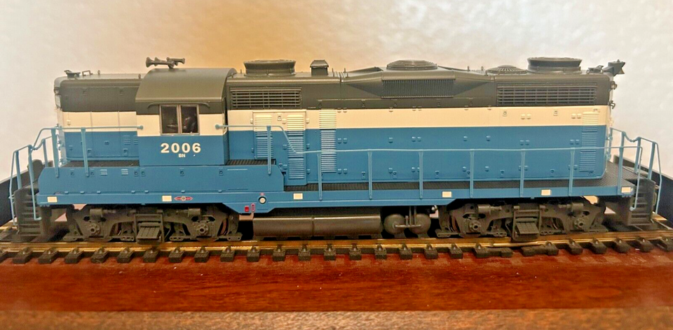 BN / GN BIG SKY BLUE GP20 HIGH HOOD LOCO- DCC/ " QUANTUM SOUND " HO ...