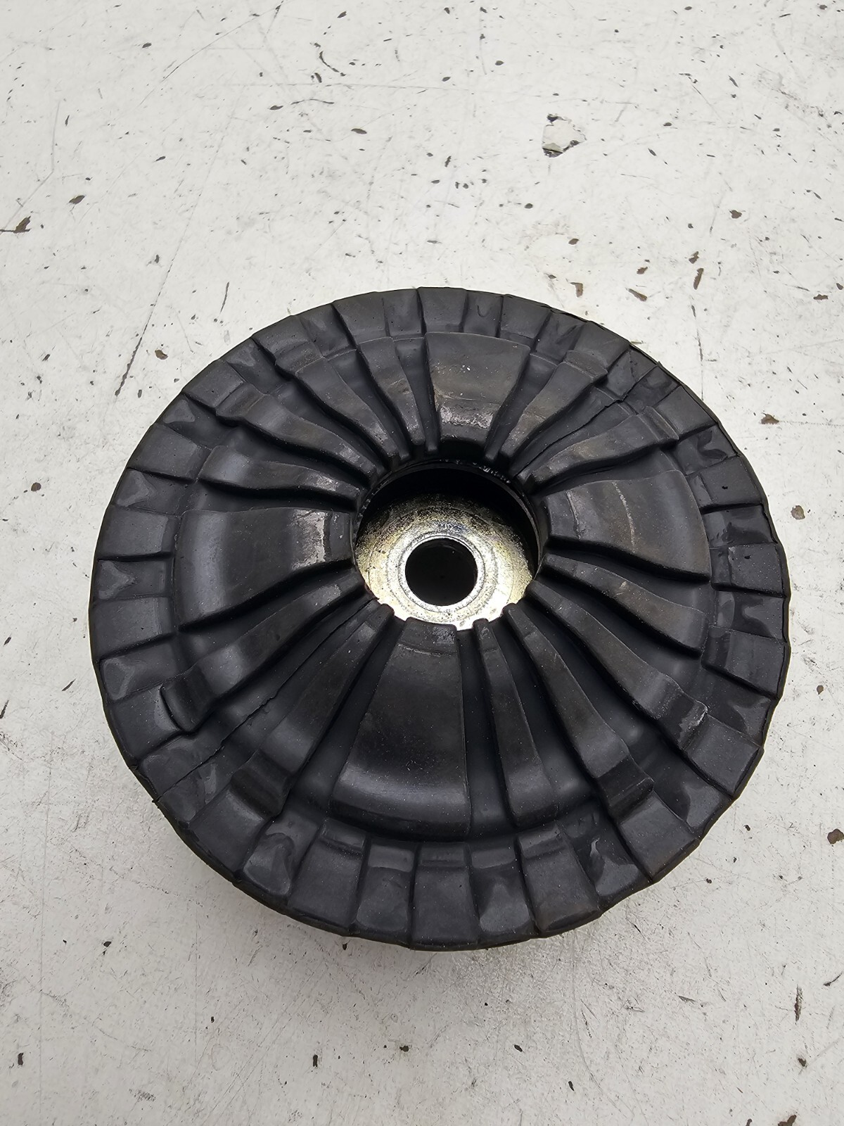 2013-2016 AUDI A4 S4 ALLROAD FRONT UPPER RUBBER STRUT MOUNT OEM ...