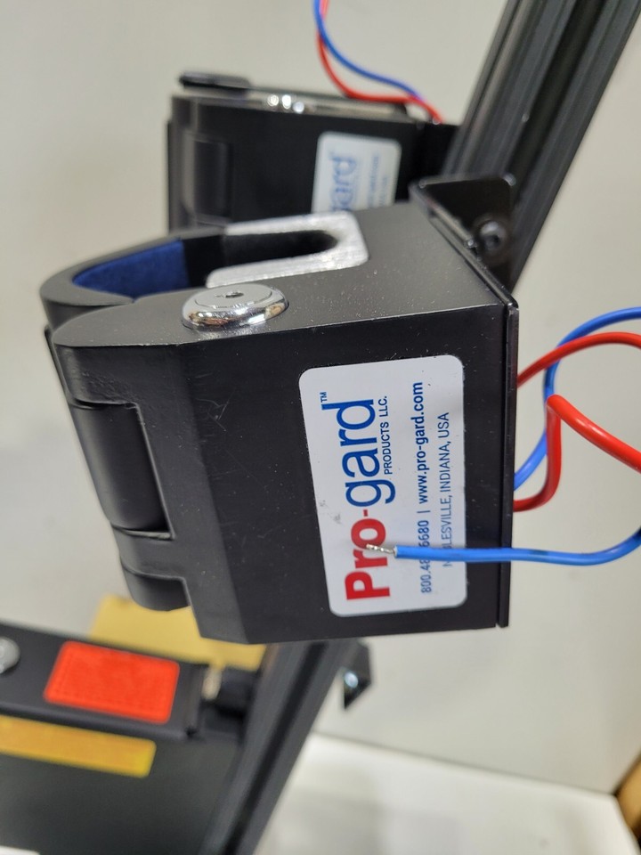 Pro-gard GVPMD-H Tri-Lock Dual Weapon Vertical Partition Mount Gunrack ...