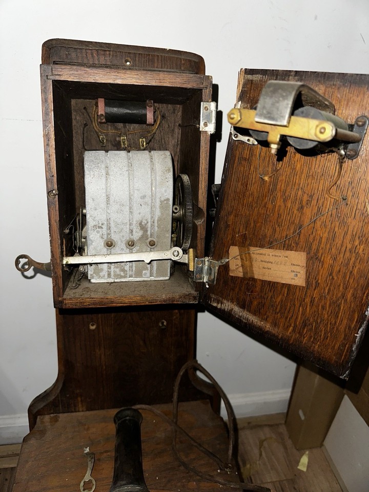 VINTAGE WALL HAND CRANK TELEPHONE | eBay