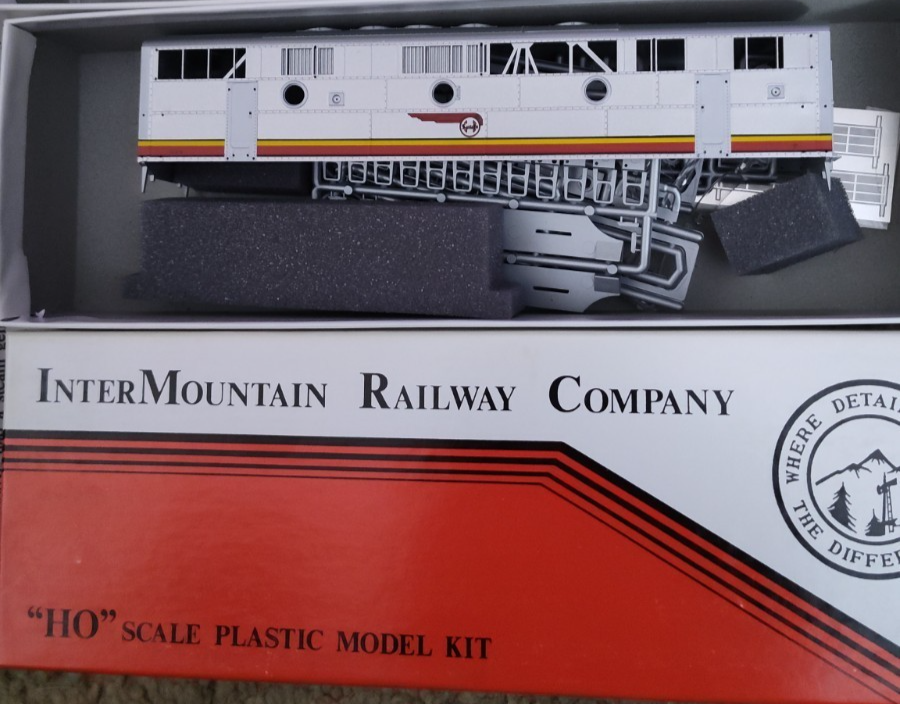 HO Scale InterMountain F7A and F7B Santa Fe Warbonnet Shell Kits ...