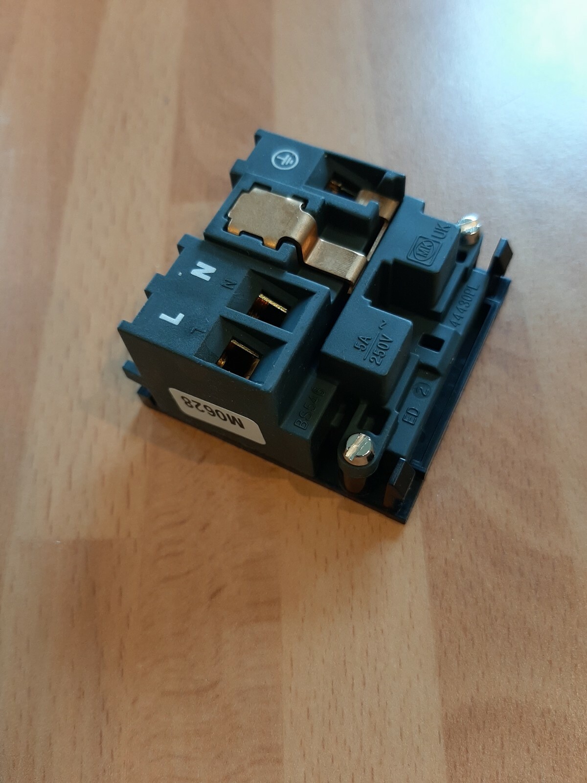 MK Electric K5833 BLK 1G 5A 250V Euro Module Socket (2Mod) 50mmx50mm ...